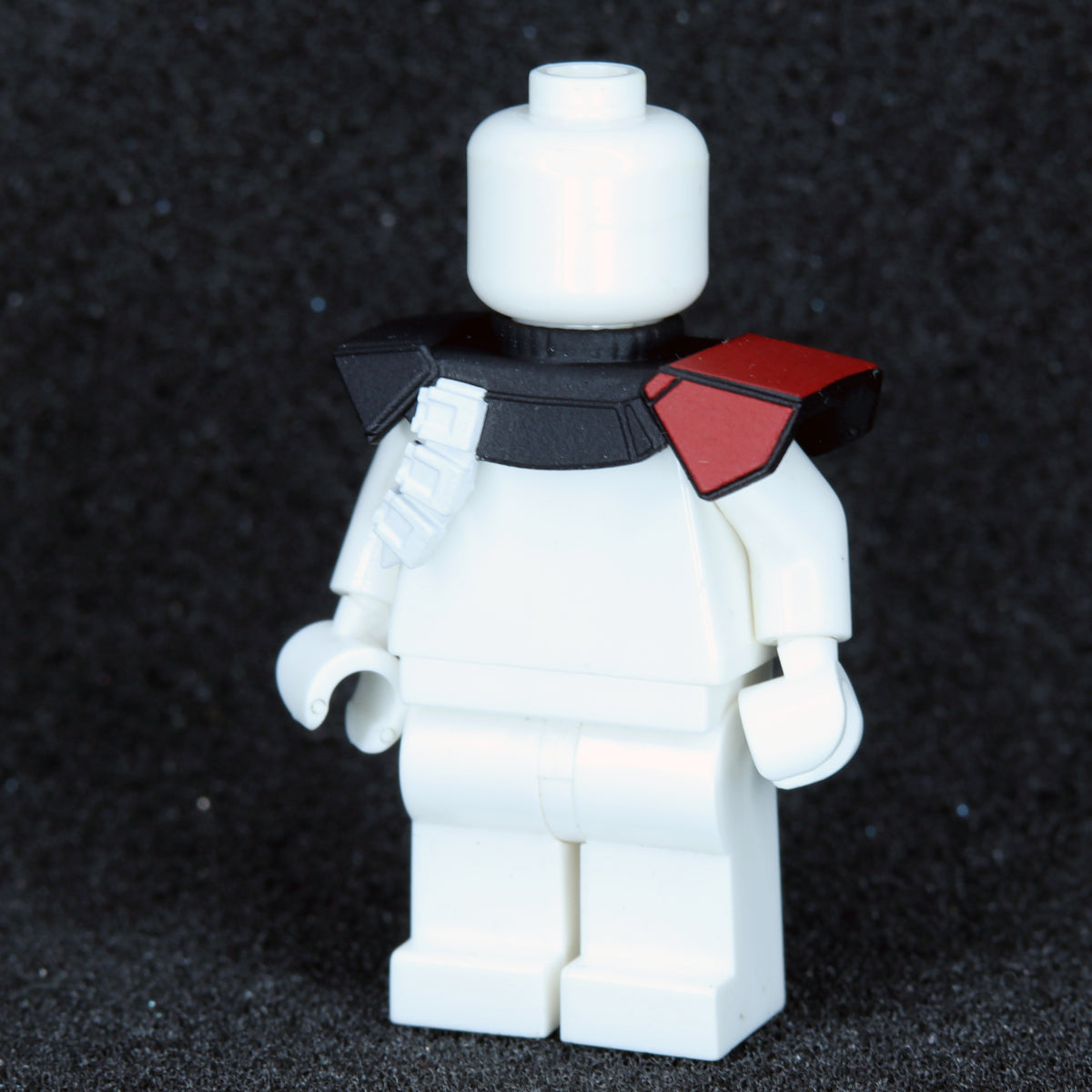 1x Arc Pauldron White/Red V7 PAINTED – Shamrock Minifigures