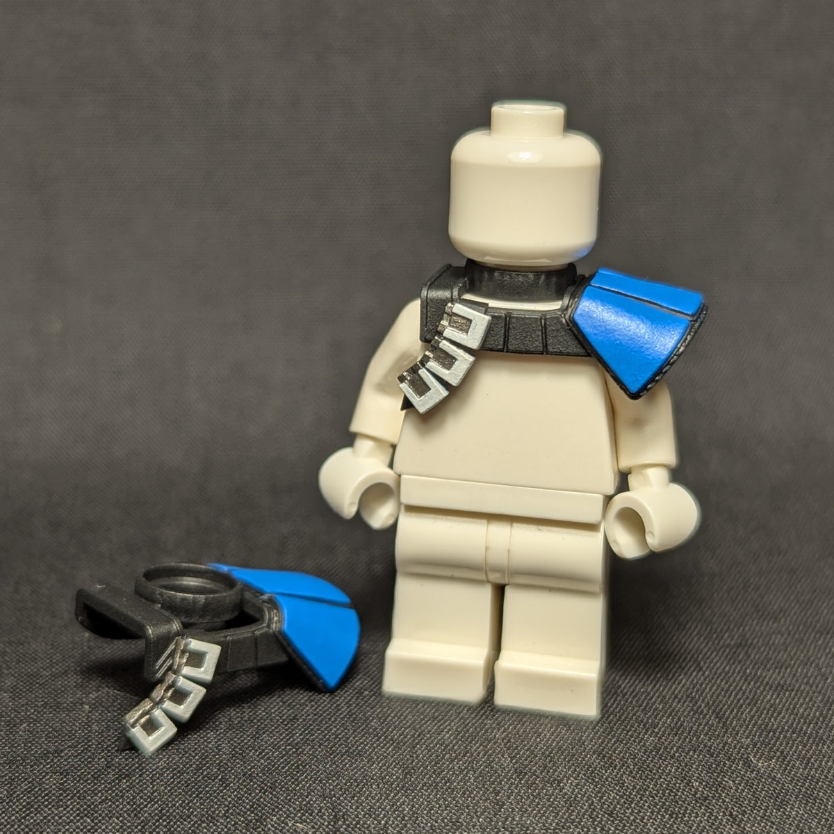 1x T2 Ammo Pauldron in Blue PAINTED – Shamrock Minifigures